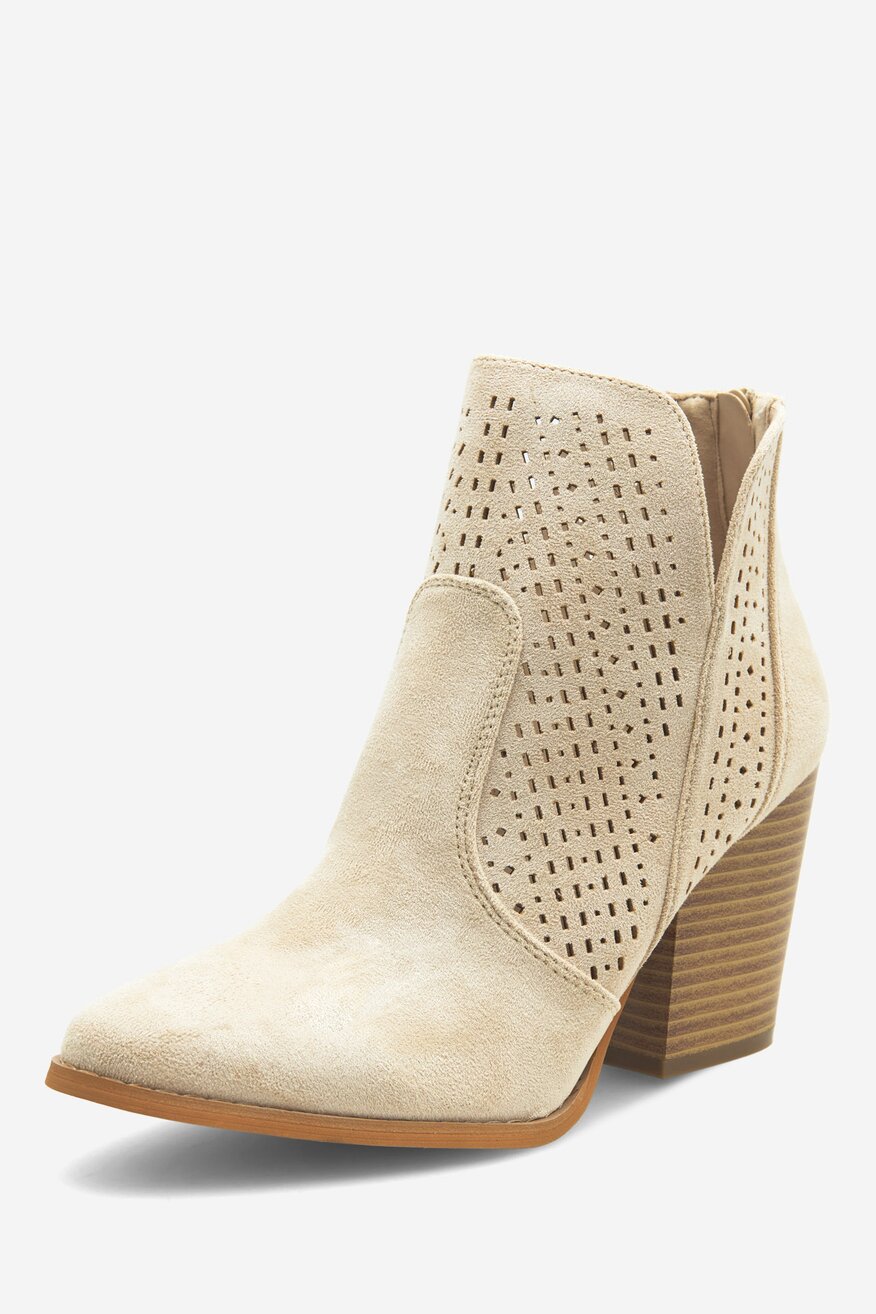 Botki wiosenne. Zobacz najmodniejsze propozycje na 2024 rok!