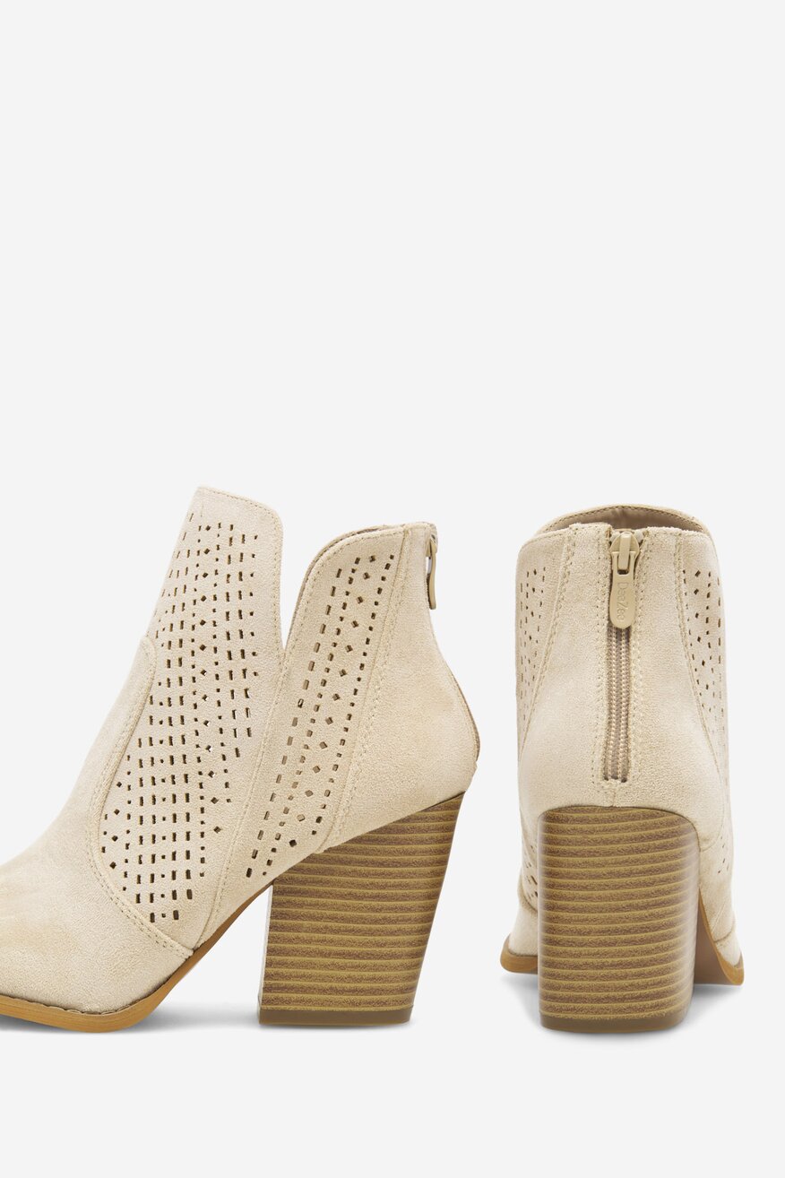 Botki wiosenne. Zobacz najmodniejsze propozycje na 2024 rok!